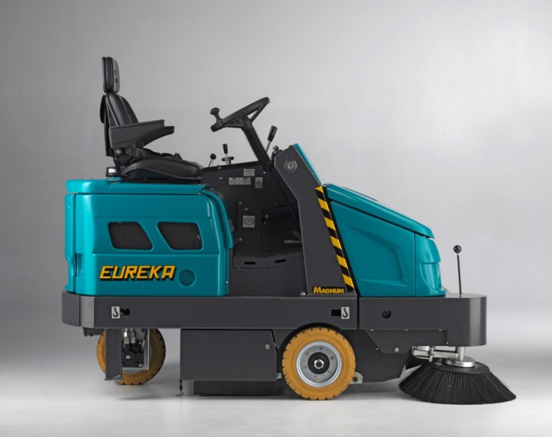 Heavy Duty ride-on sweeper EUREKA Magnum HD - STAMH LTD